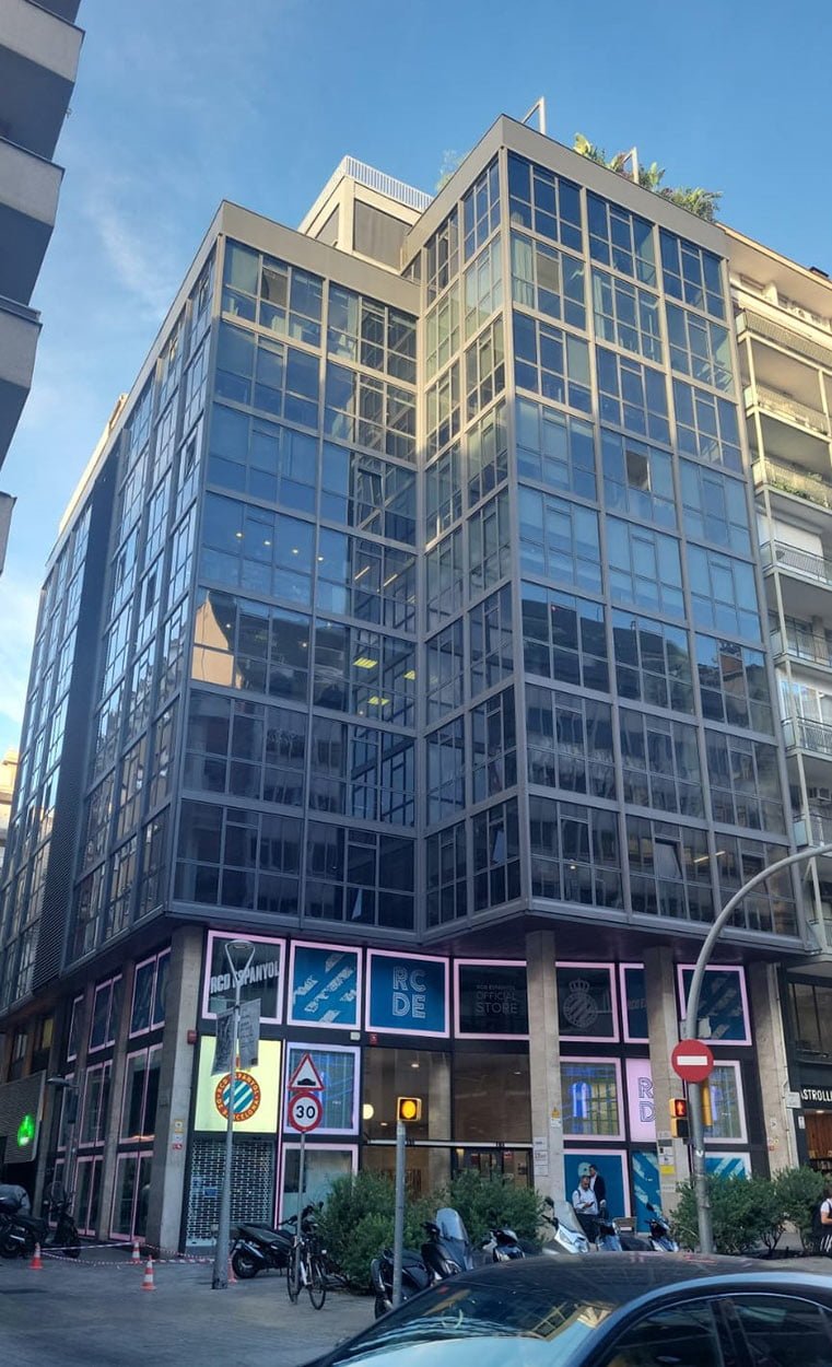 Desmontaje y montaje de carpintería modular k-line en Calle Balmes ...